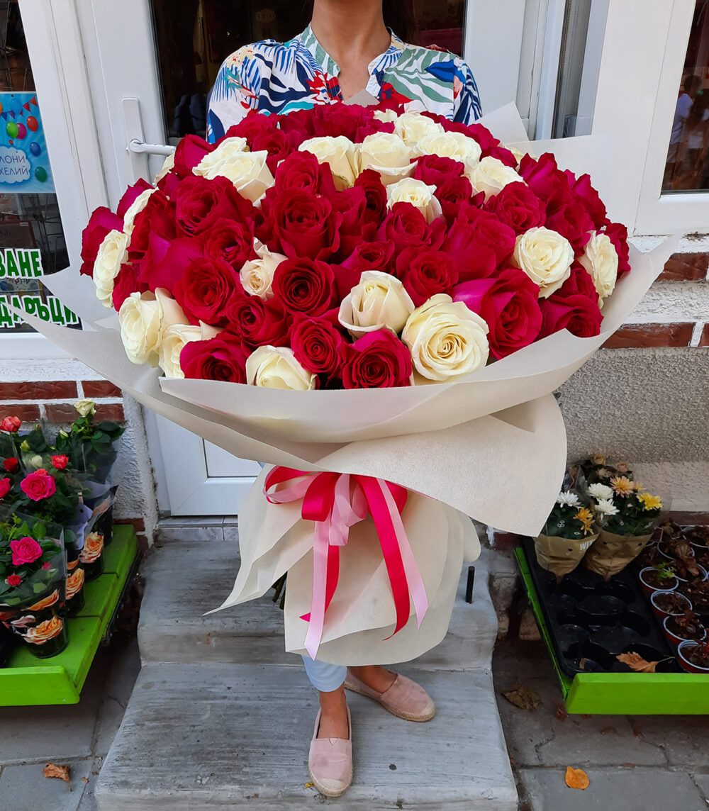 Букет от 101 бели и цикламени рози • Магазин за цветя Flower Dreams Варна