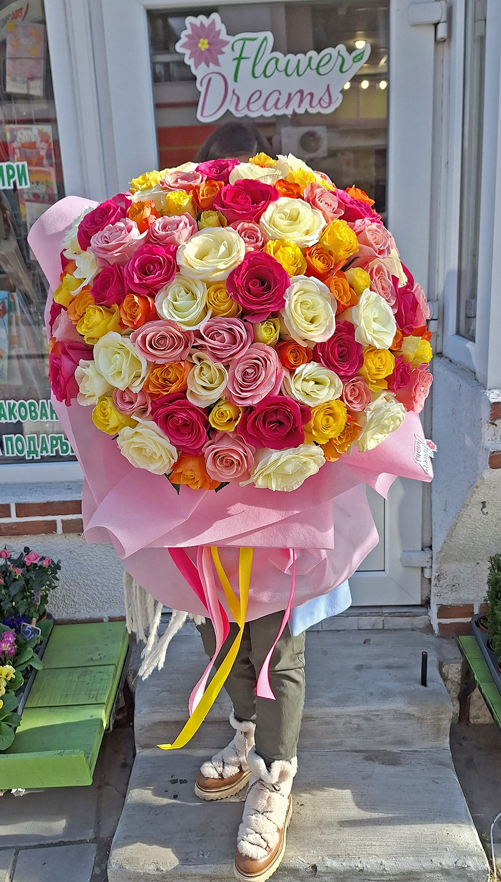 Букет от 101 Цветни Рози • Магазин за цветя Flower Dreams Варна